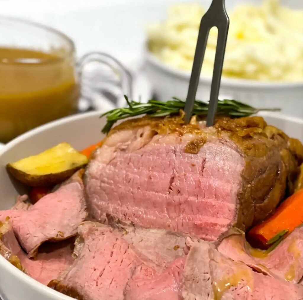 Black Angus ROUND ROAST/Top Round Roast: 3 to 3-1/2 lbs. - Trailcrest Farm
